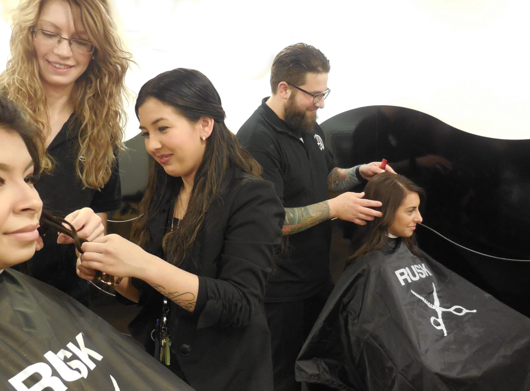 How to Talk to Clients in the Salon Professionally? | Expert Tips